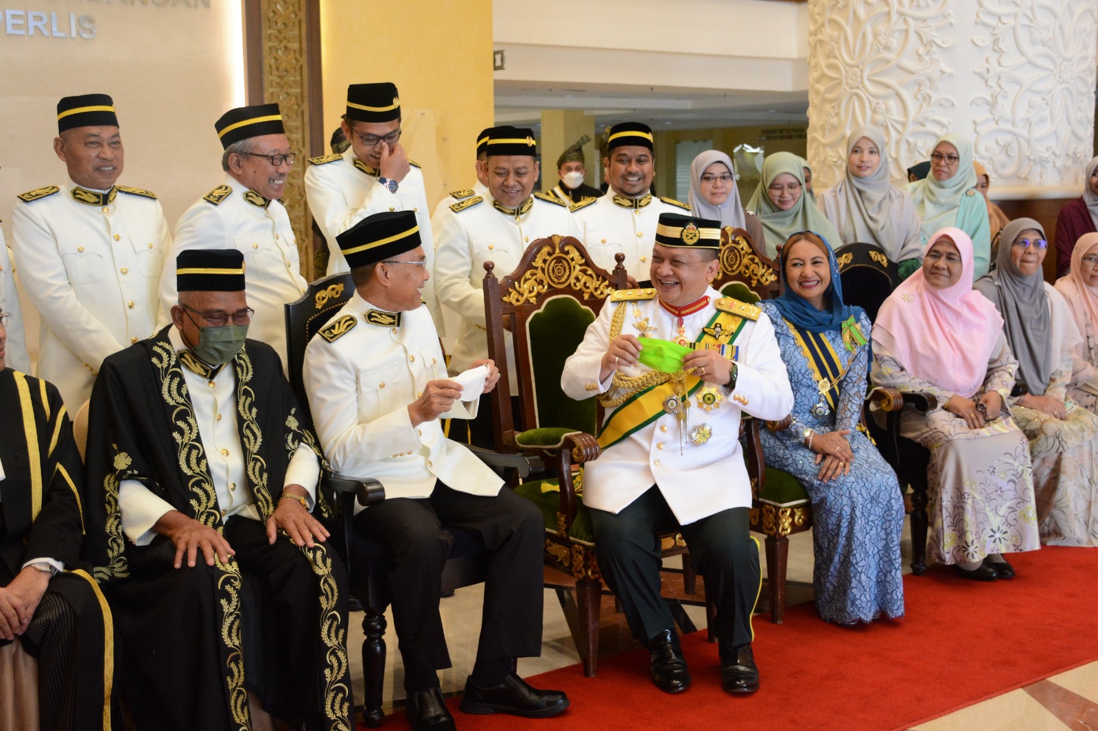 Ambil kira manfaat bakal diraih rakyat - Utusan Malaysia