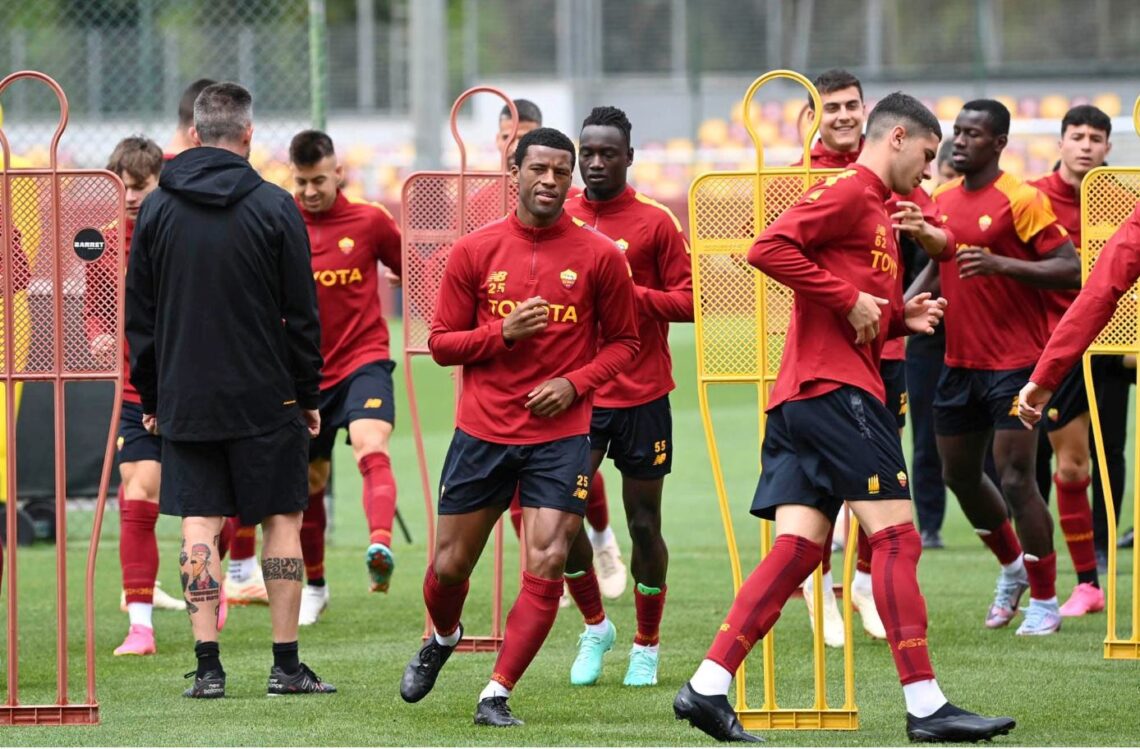 Staf Roma dilarang masuk padang latihan