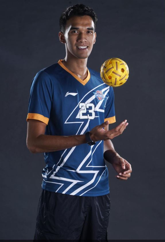 Tiga jejaka ‘hangatkan’ STL - Utusan Malaysia