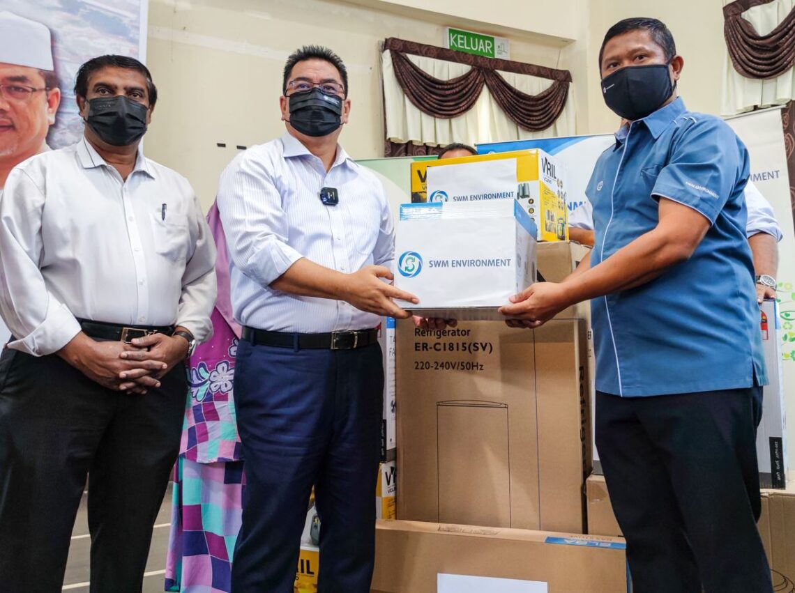 SWM Environment sumbang barangan elektrik RM750,000 kepada mangsa ...