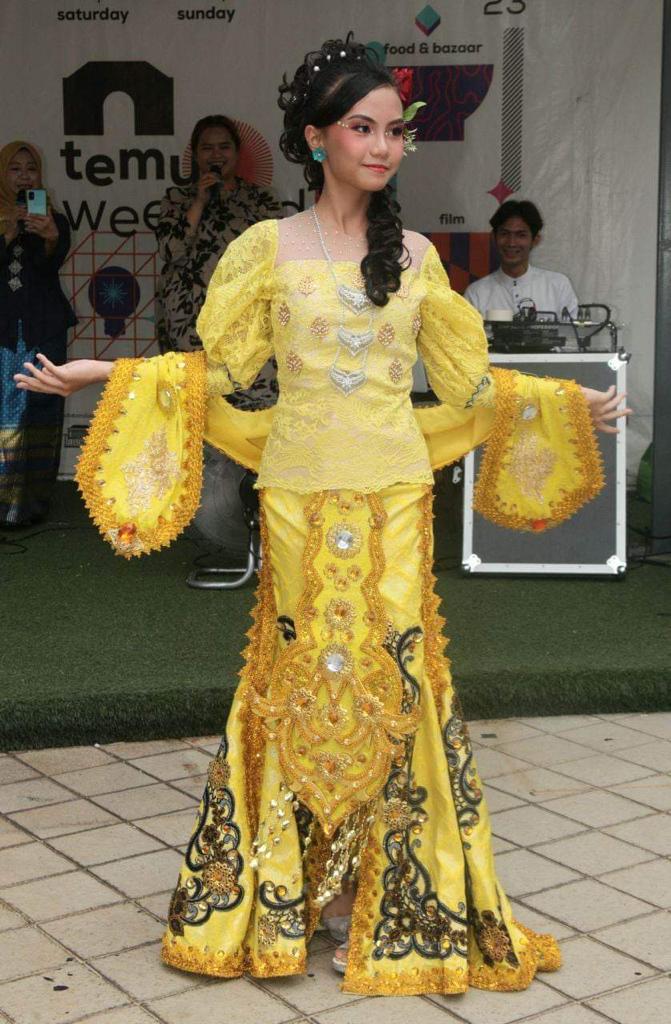 Wina berbakat, fasih bahasa Cina