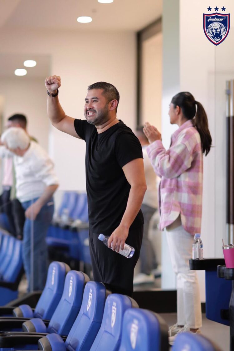 Demi keluarga JDT, ayuh penuhkan stadium - TMJ - Utusan Malaysia