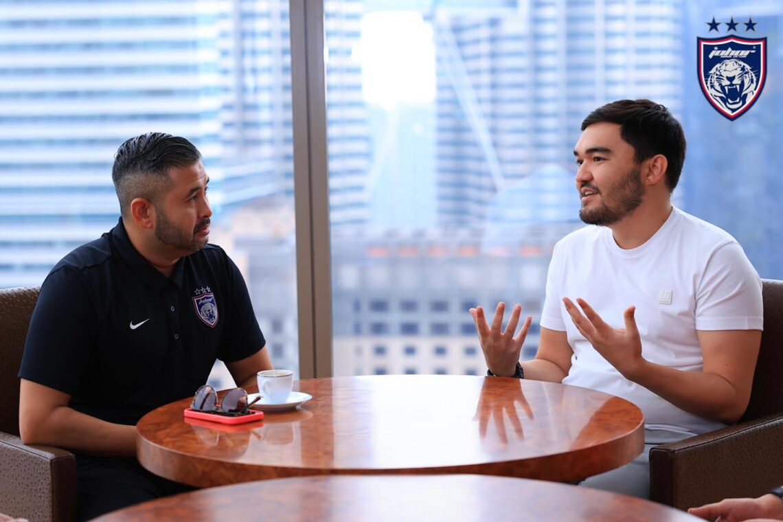 Tunku Ismail, Tengku Amir bincang isu bola sepak