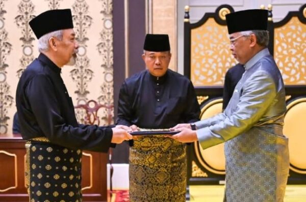 Tun Juhar Mahiruddin dilantik semula Yang Dipertua Negeri Sabah