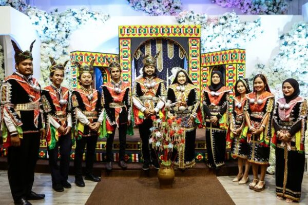 Majlis perkahwinan Dusun Tindal penuh adat