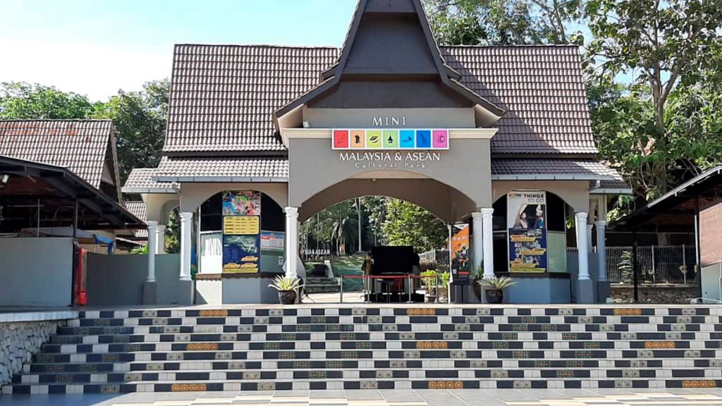 Diskaun 50 peratus pelancongan jika PKPB - Utusan Malaysia