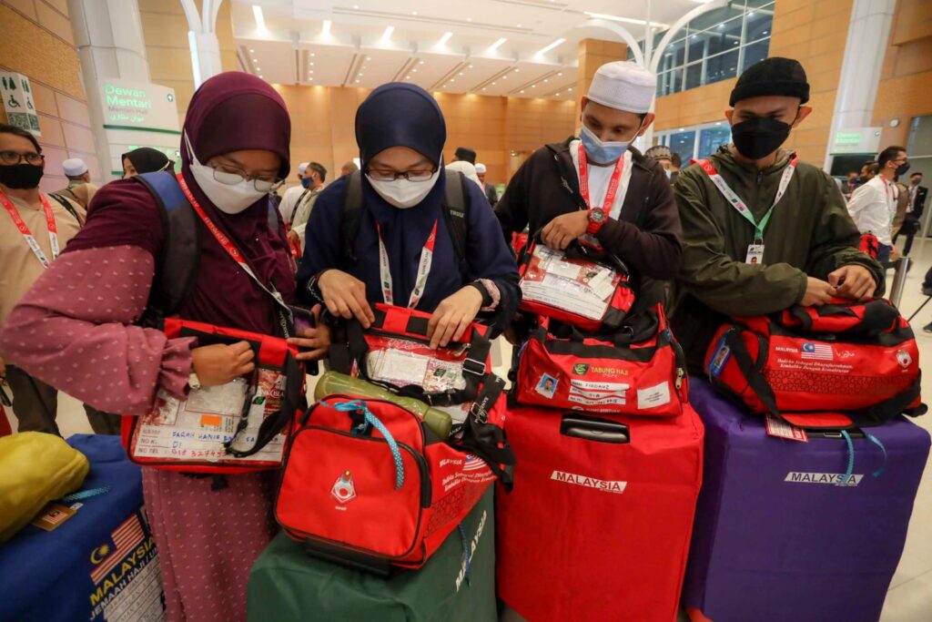 Kumpulan pertama jemaah haji berlepas - Utusan Malaysia