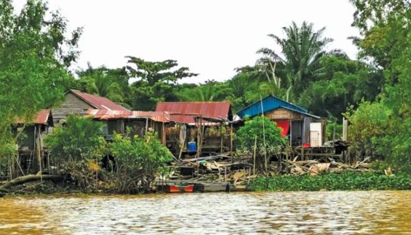 Pindah setinggan tepi Sungai Perak - Utusan Malaysia