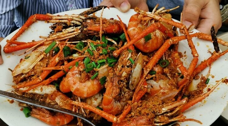 Keenakan udang galah sepit biru - Utusan Malaysia