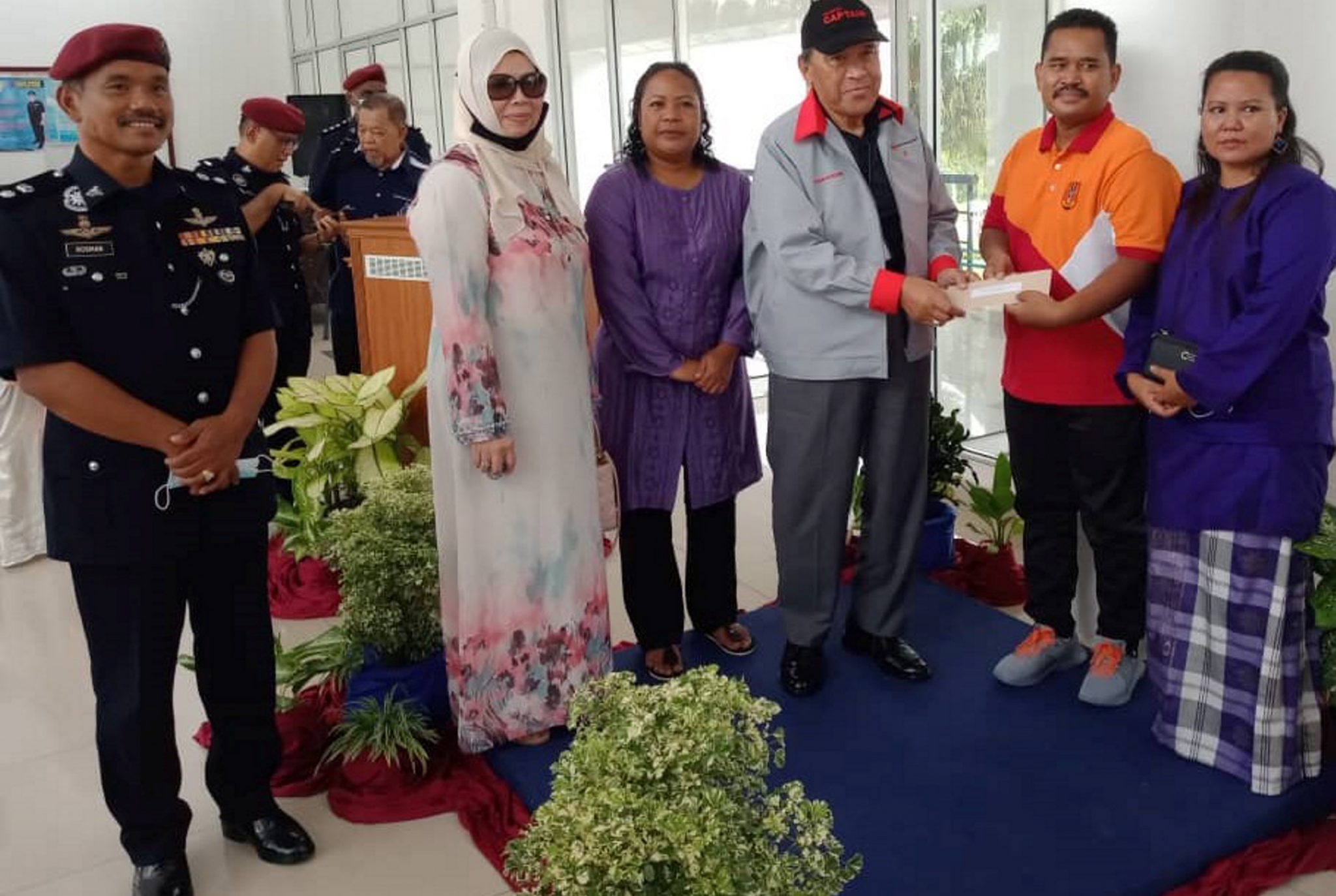 Kaji skim gaji pasukan keselamatan - Utusan Malaysia