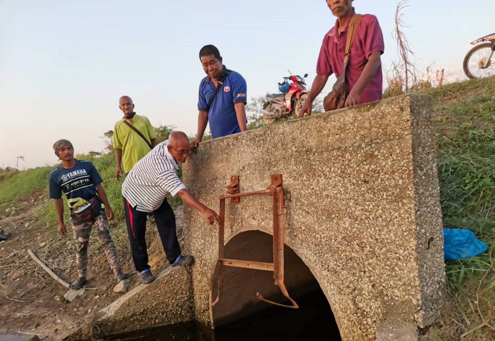Tanaman rosak, ternakan mati dalam banjir akibat pembentung rosak ...