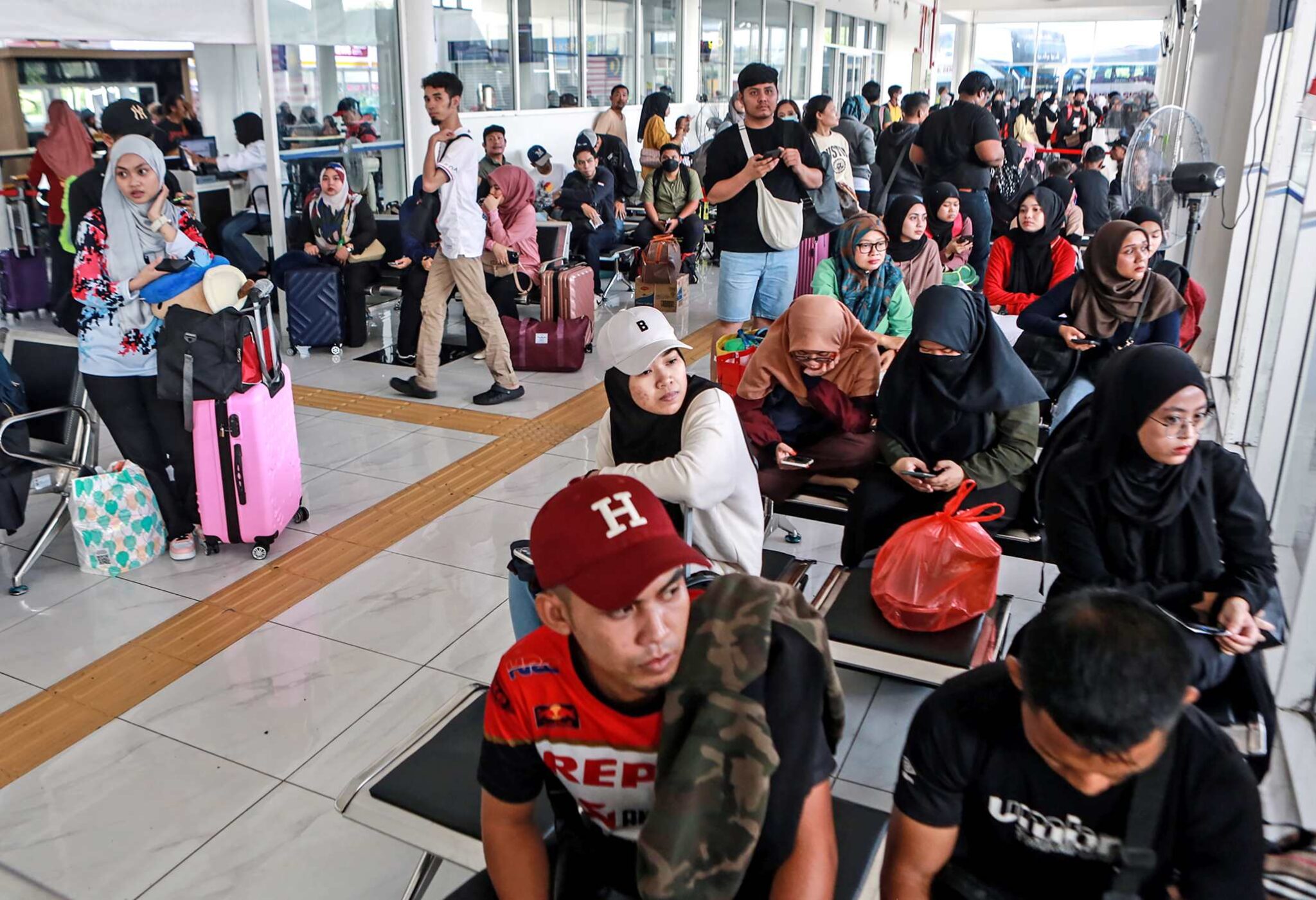 Terminal 17 sibuk orang ramai pulang ke kampung