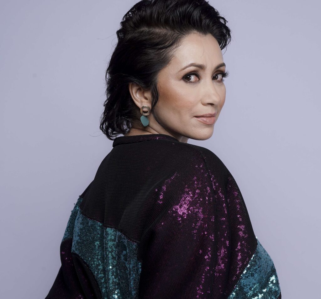 Sofia Jane idam kerusi pengarah - Utusan Malaysia