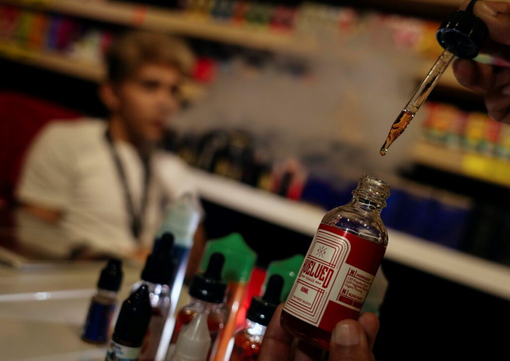 Polis Singapura rampas 65 vape perisa ganja - Utusan Malaysia