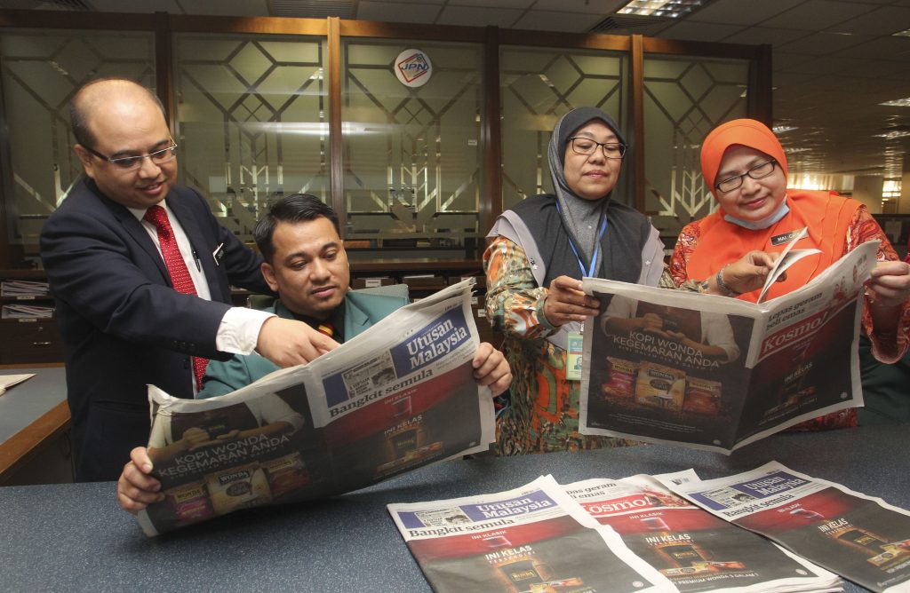 Warga Jabatan Pendaftaran Negara sokong Utusan dan Kosmo - Utusan Malaysia