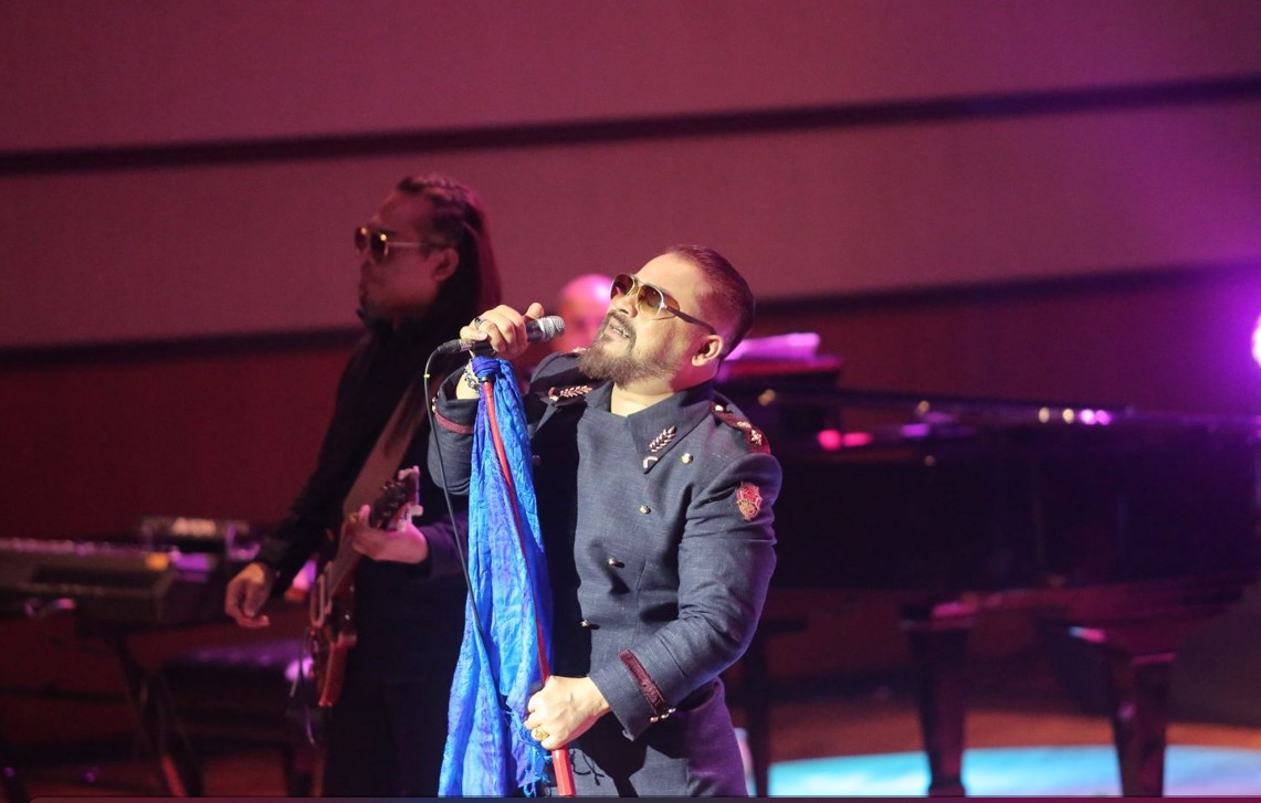 Walau demam, Awie dan Wings tetap gegarkan DFP - Utusan Malaysia