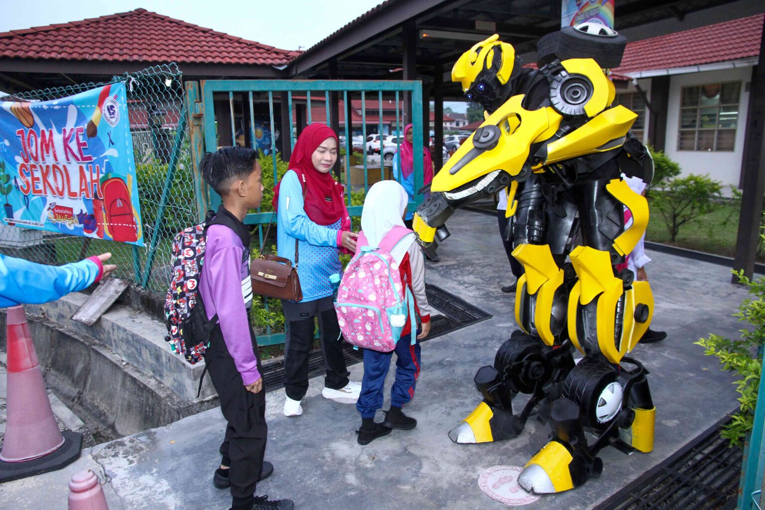 Maskot animasi sambut murid