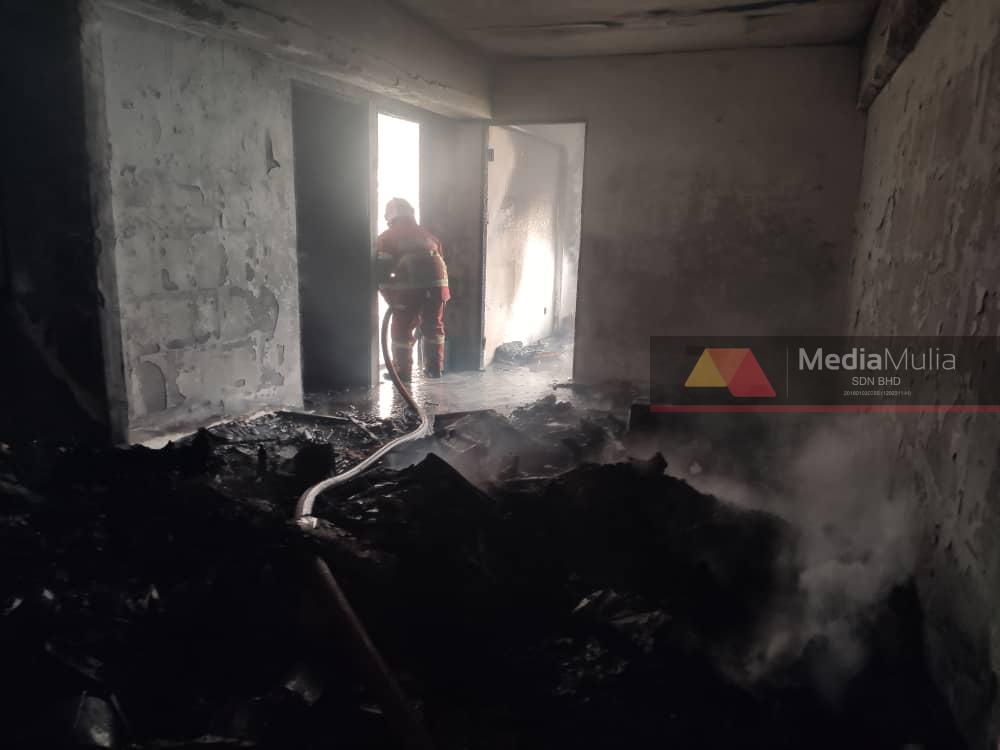 Bomba panjat tangga hingga tingkat 17 padam api - Utusan Malaysia