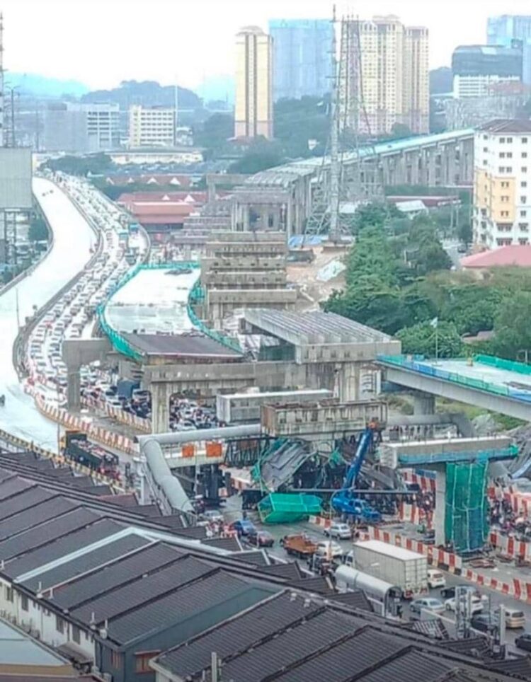 Jejambat dalam pembinaan di MRR2 runtuh - Utusan Malaysia