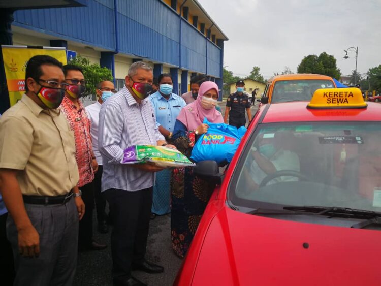 Pemandu teksi warga emas perlu disenarai penerima vaksin - Utusan Malaysia