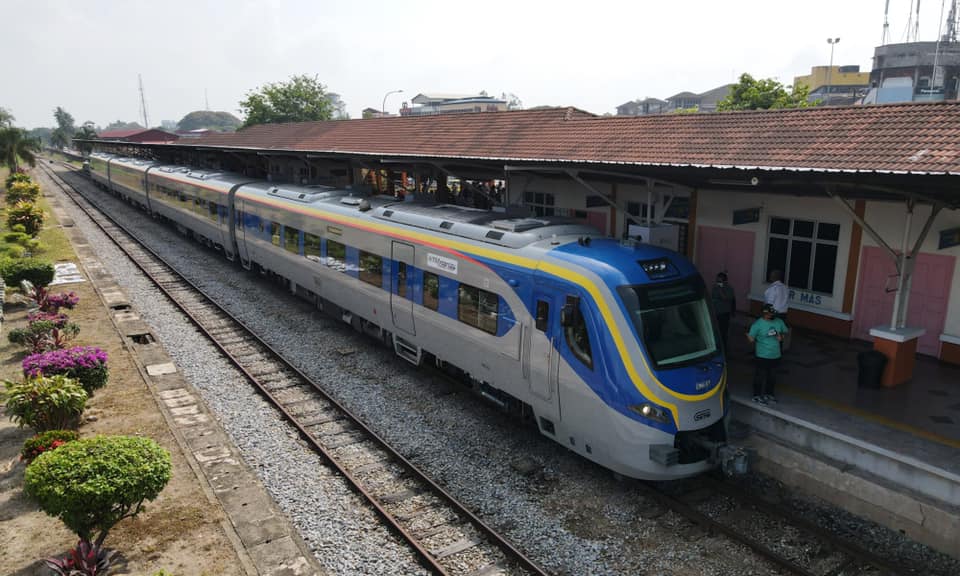 Hanya 7 kes tren DMU langgar haiwan, pokok tumbang - Utusan Malaysia