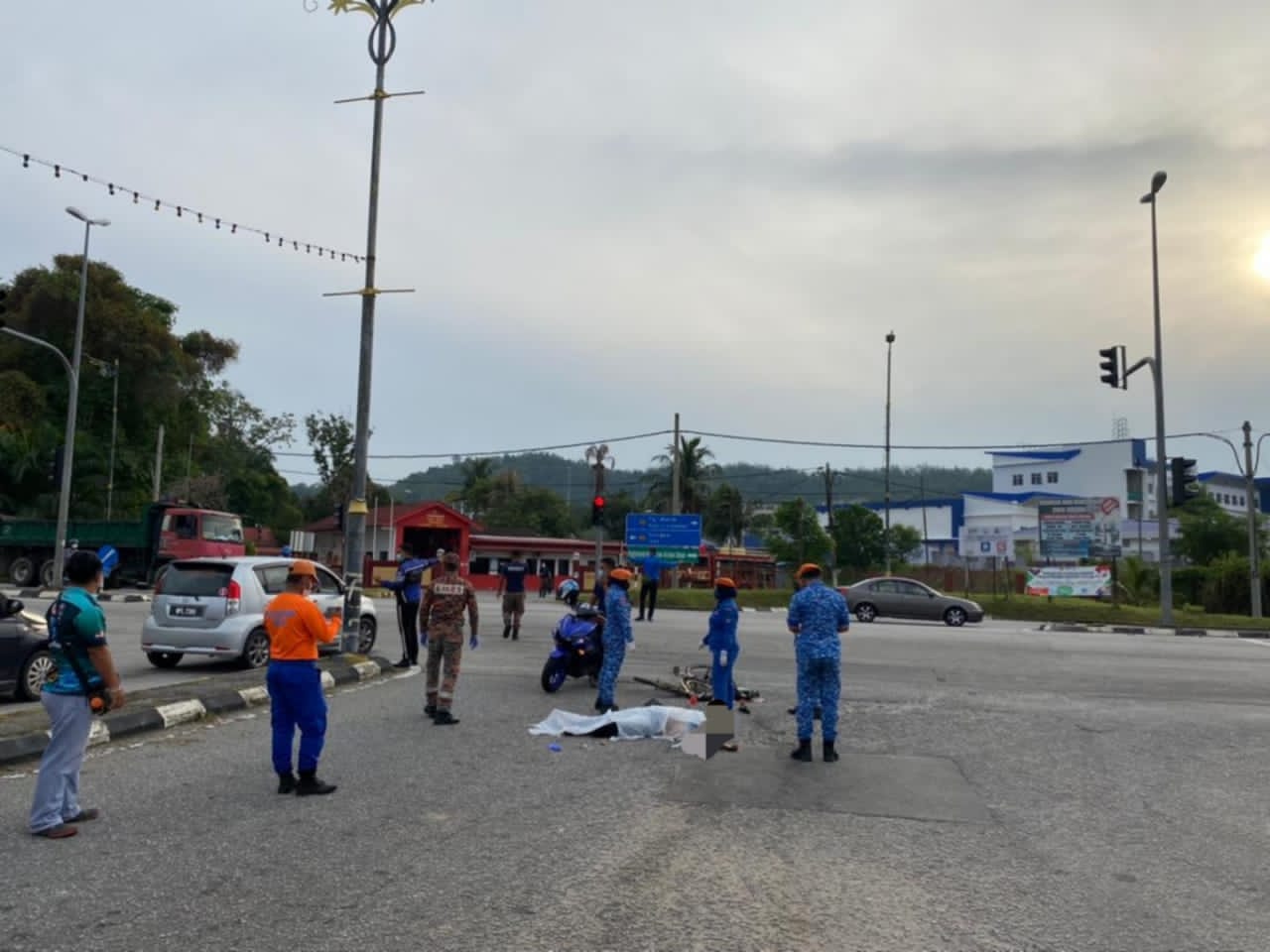 Wanita maut basikal bergesel treler - Utusan Malaysia