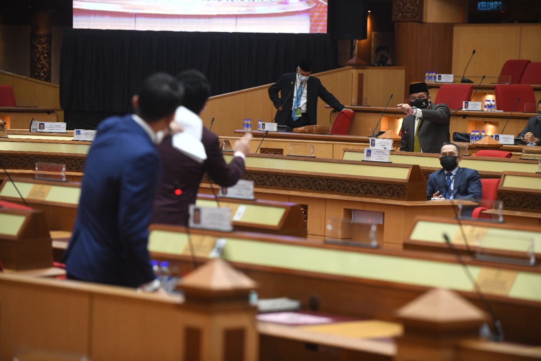 Sesi penggulungan Exco Kesihatan Perak kecoh, dituduh 'menyorok' di ...
