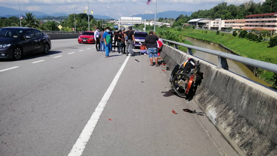 Penunggang motosikal maut rempuh lori - Utusan Malaysia