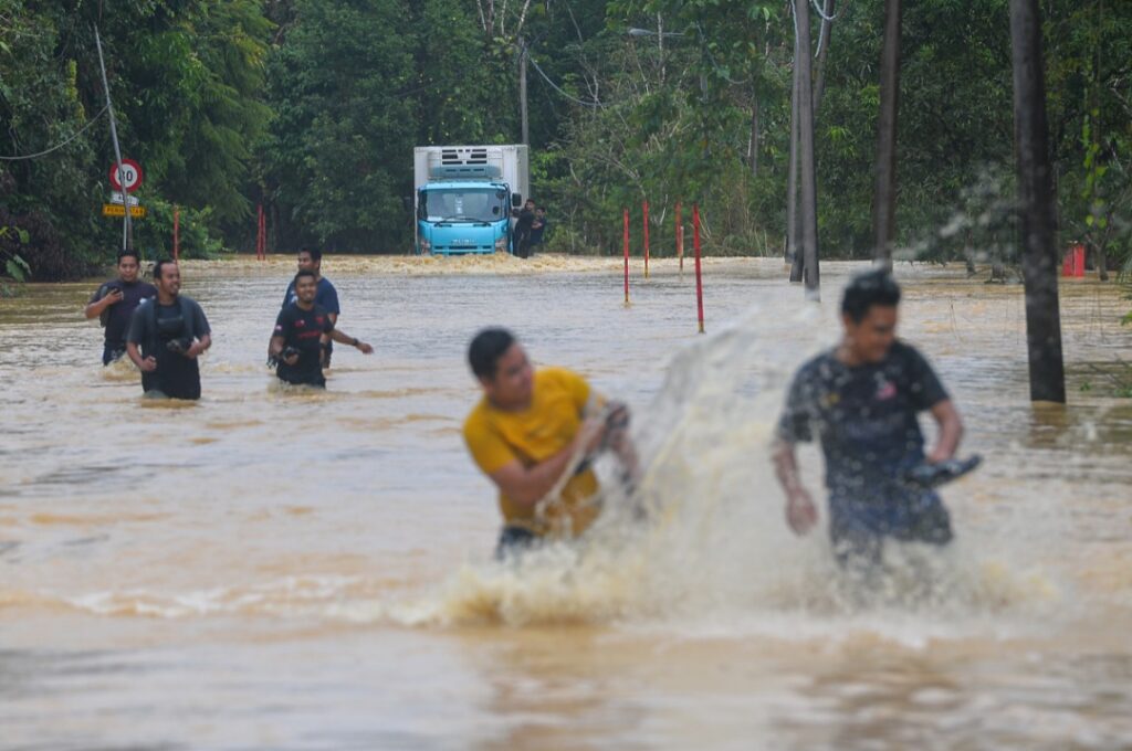 Mangsa banjir di Setiu meningkat - Utusan Malaysia
