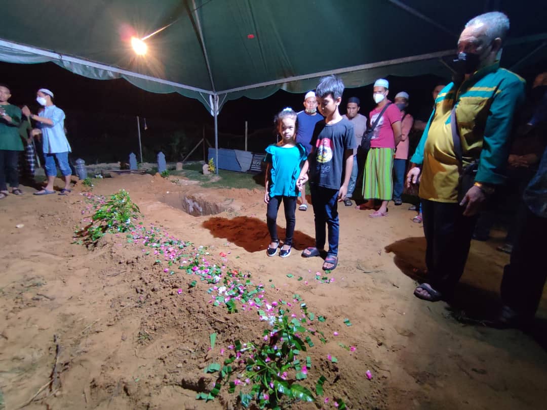 Pasangan suami isteri maut kemalangan selamat dikebumi - Utusan Malaysia