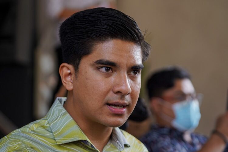 Solidariti Yasin, Syed Saddiq hadir ke mahkamah - Utusan Malaysia