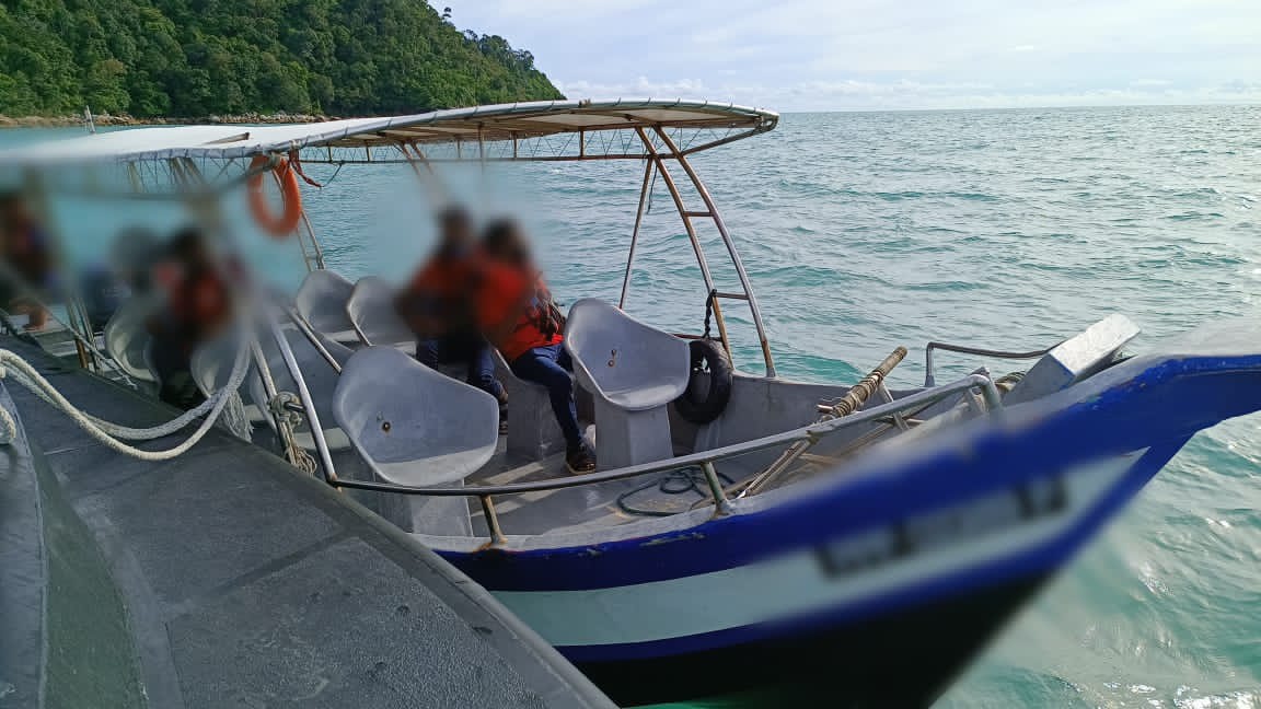 Bot bawa penumpang tanpa lesen ditahan - Utusan Malaysia