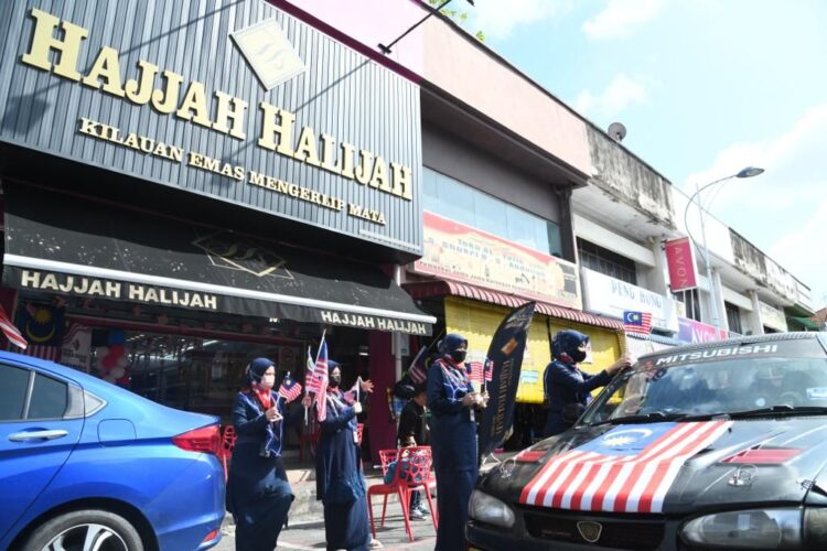 Kedai emas Hajjah Halijah edar 300 Jalur Gemilang
