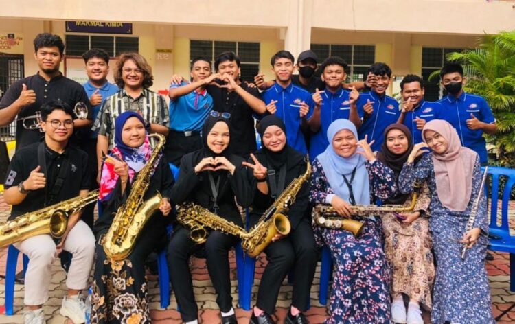 Bekas anggota pancaragam SMKI meriahkan sambutan Hari Malaysia - Utusan ...