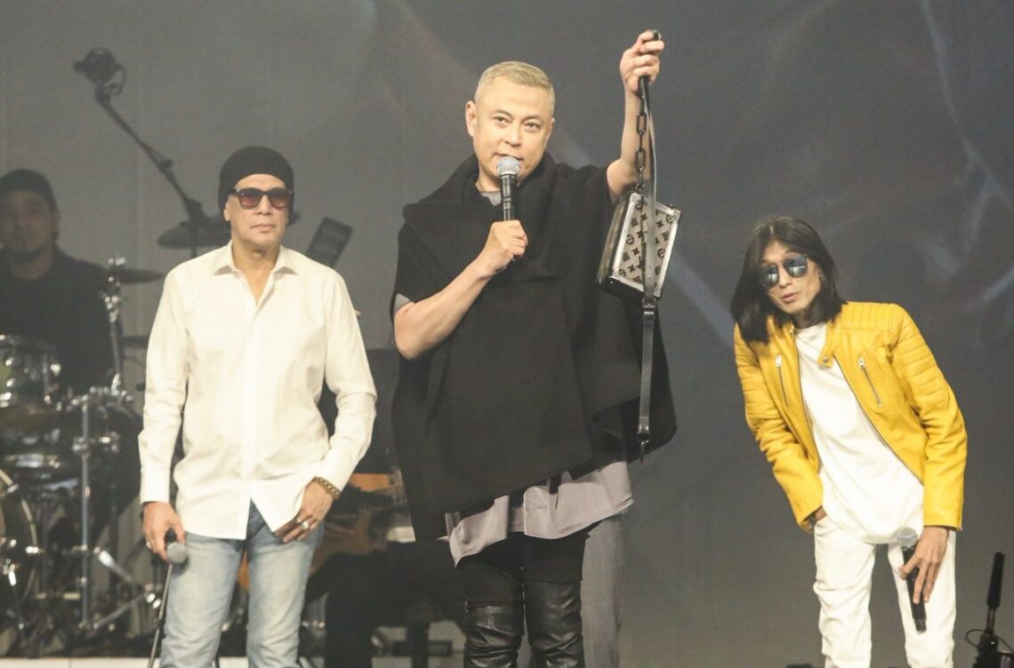 Aznil lancar tabung khas bantu Zamani - Utusan Malaysia