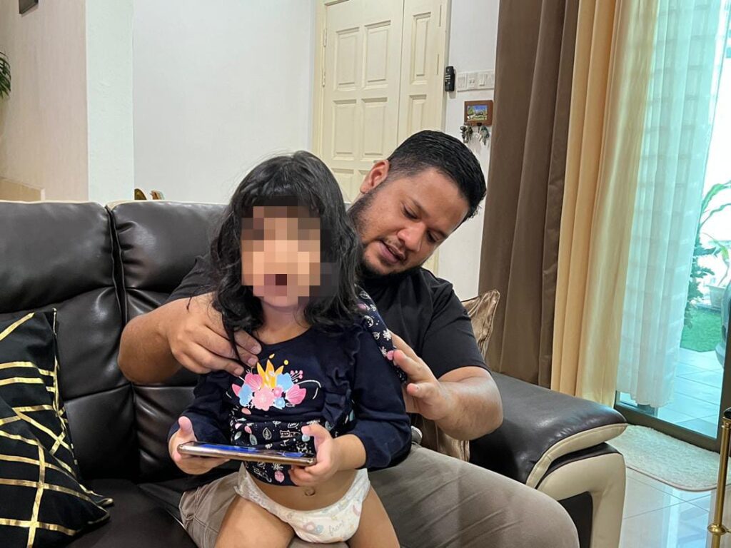 Duda dakwa bekas isteri dera anak berusia dua tahun