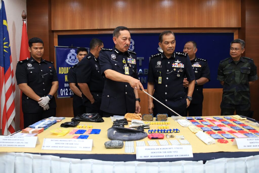 PGA rampas 4,000 bijil yaba bersama mata wang dolar AS palsu