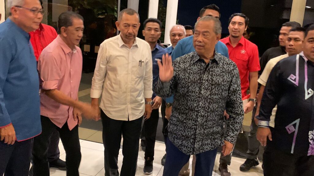 Muhyiddin hadir mesyuarat khas Bersatu - Utusan Malaysia