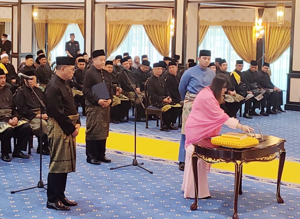Lapan ADUN BN, dua PH angkat sumpah Exco Pahang - Utusan Malaysia