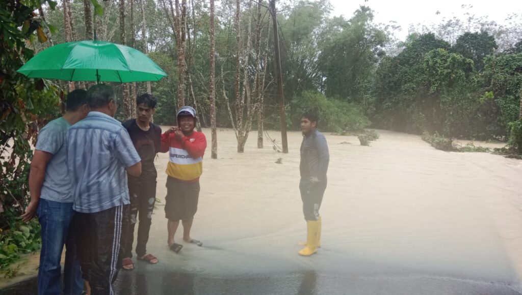 Banjir: Empat buah kampung di Machang terputus hubungan
