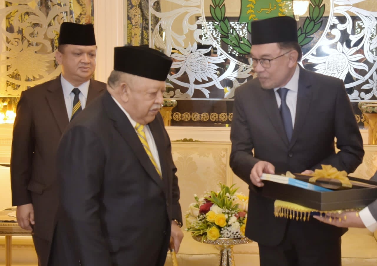 Raja Perlis terima sembah menghadap PM - Utusan Malaysia