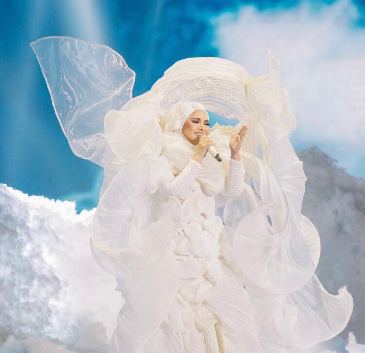 AJL37: Tema awan, Aina Abdul berhabis RM90,000 - Utusan Malaysia