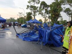 50 buah khemah bazar Ramadan di Nilai rosak akibat angin kuat - Utusan ...