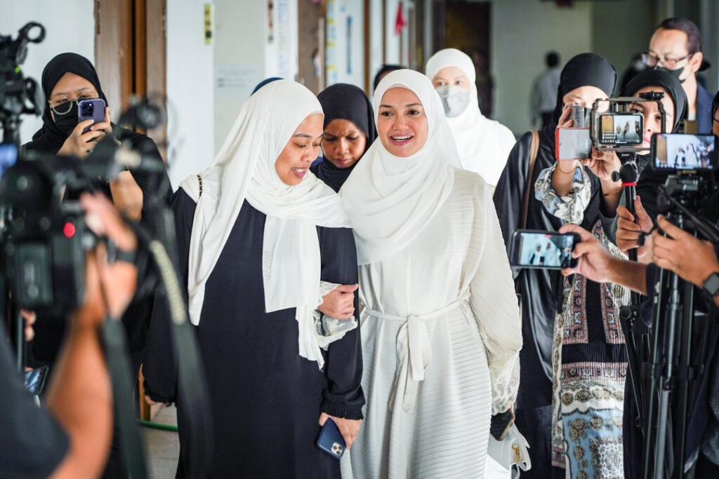 Puteri Sarah - Syamsul bercerai 18 April - Utusan Malaysia