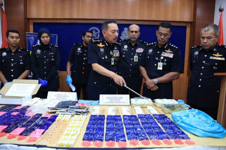 Dua anggota polis parah ditikam pengedar dadah