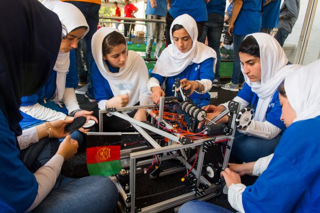 9 ahli pasukan robotik Afghanistan selamat di Qatar - Utusan Malaysia