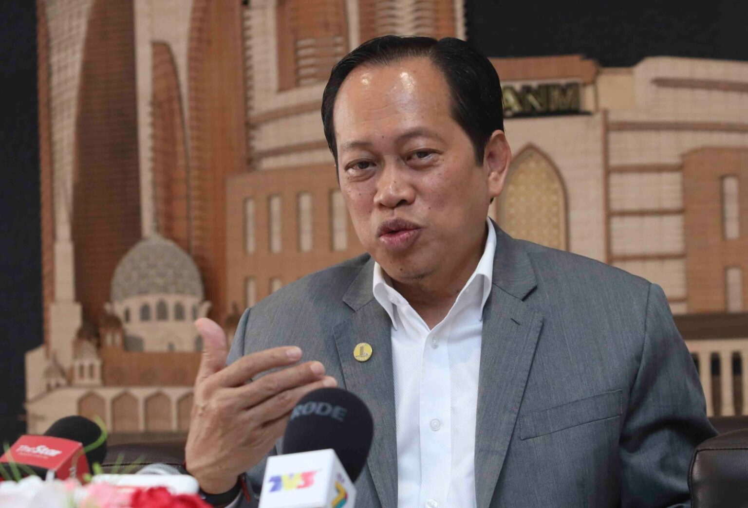 BN tentukan hala tuju, Ahli Parlimen perlu akur - Ahmad Maslan - Utusan ...