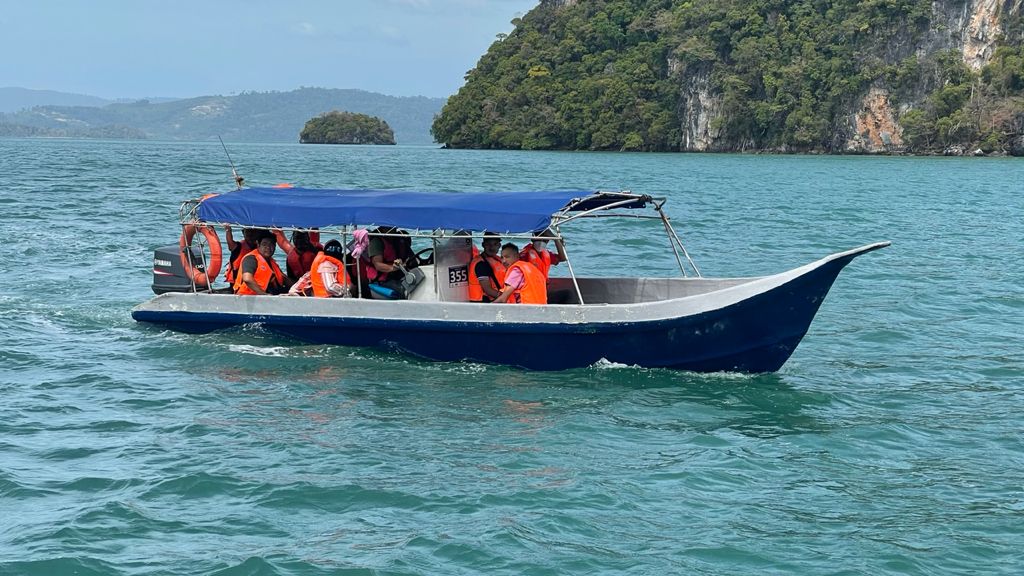 Polis marin tahan 39 bot penumpang - Utusan Malaysia