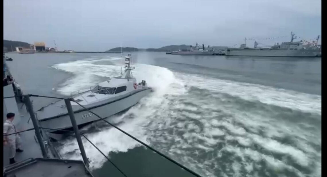 Dua bot TLDM berlanggar ketika demonstrasi HTA22 - Utusan Malaysia