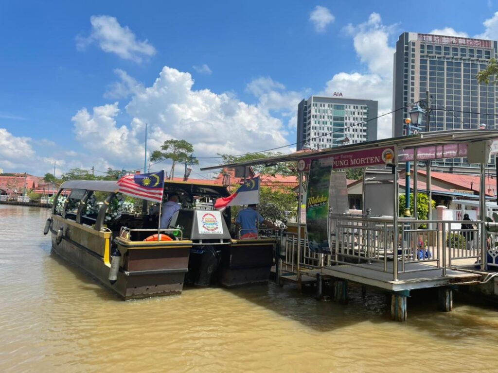 Bayar sekali, dapat naik sepanjang hari Melaka River Cruise - Utusan ...